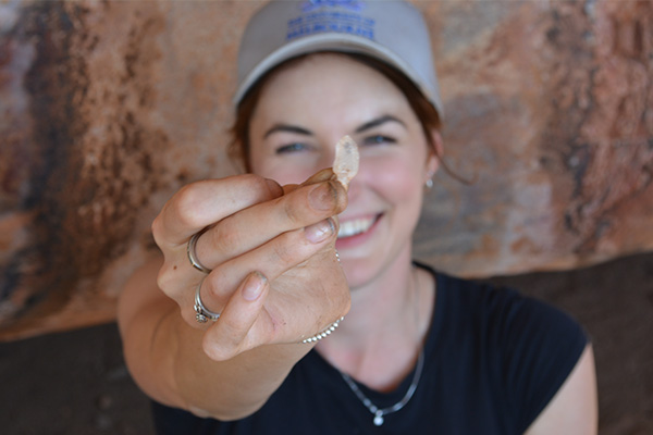 Dr Helen Green receives Victorian 2022 Young Tall Poppy Science Award